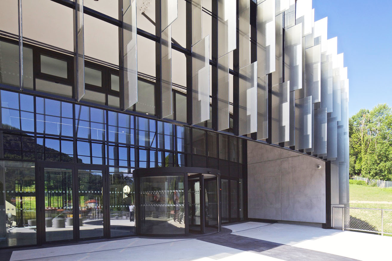 Laminated Glass for Law court frontage