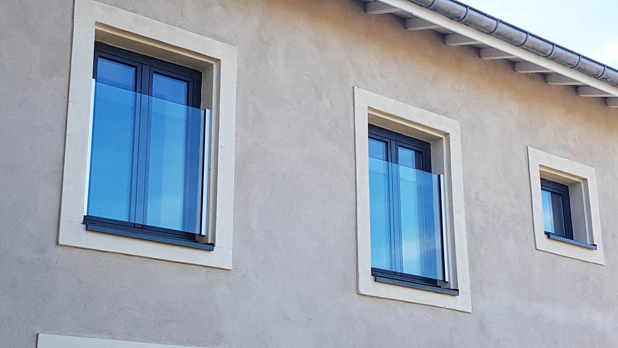 SKYFORCE® : Our new window glass railing | My Laminated Glass