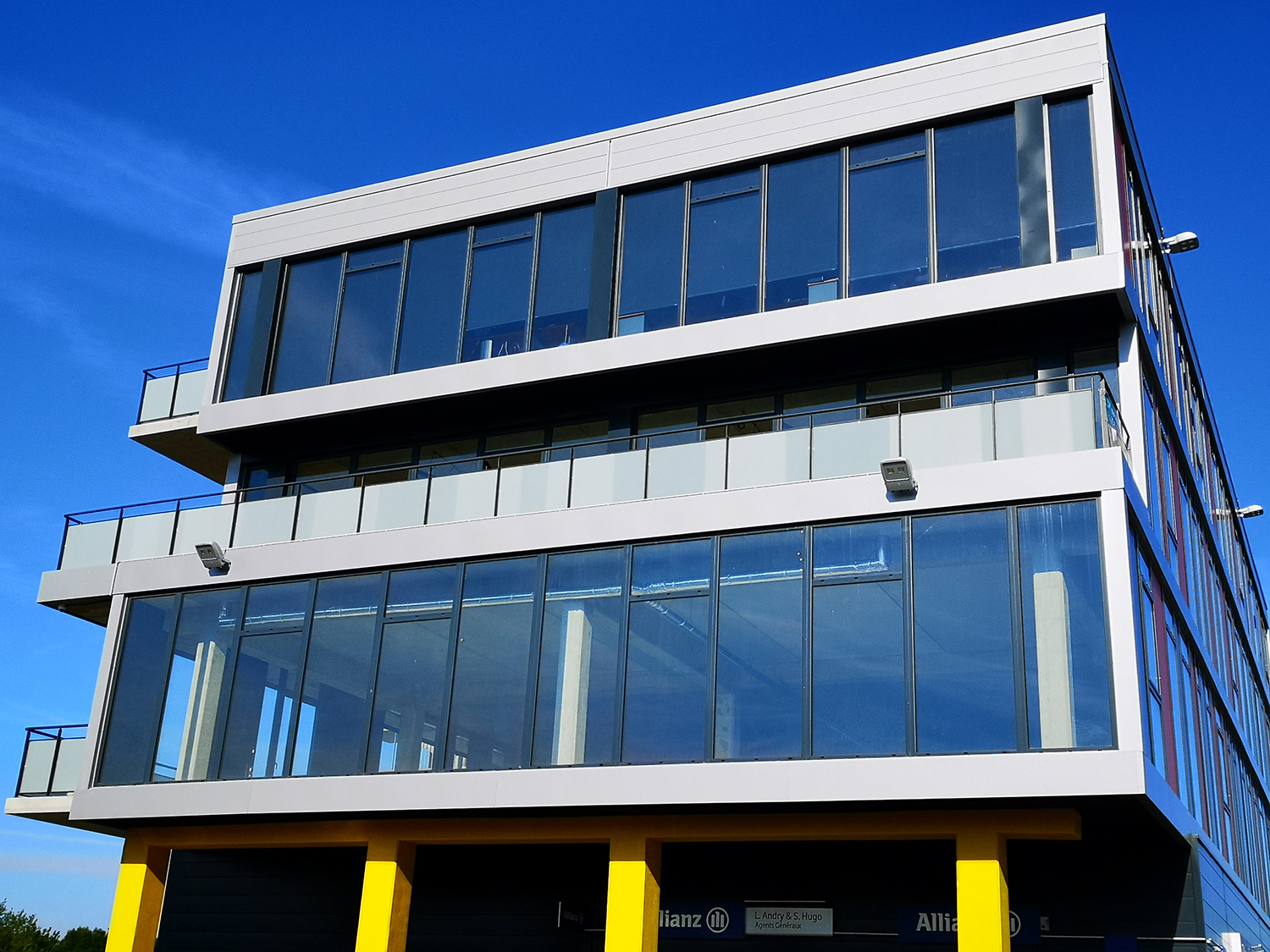 Glass railing and glass facade: 2019 Achievement | My Laminated Glass