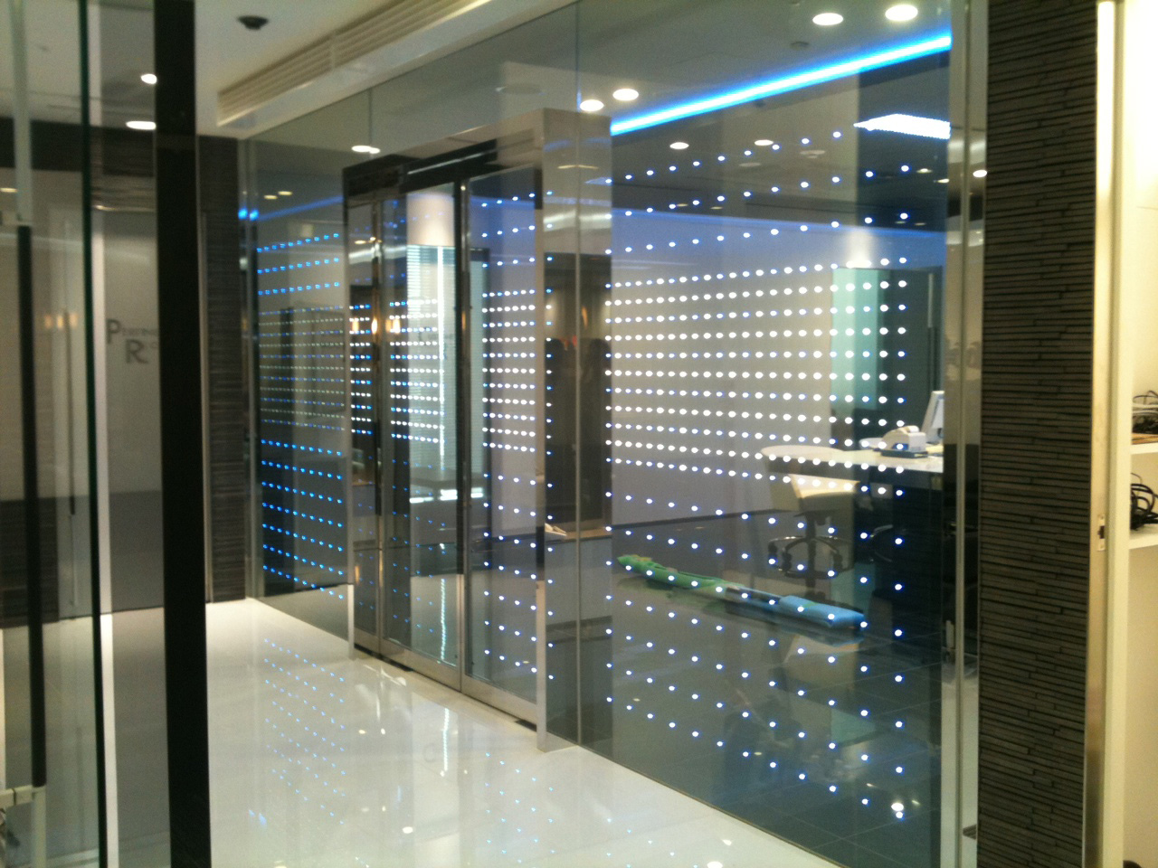 Inova LED Laminated Glass | My Laminated Glass