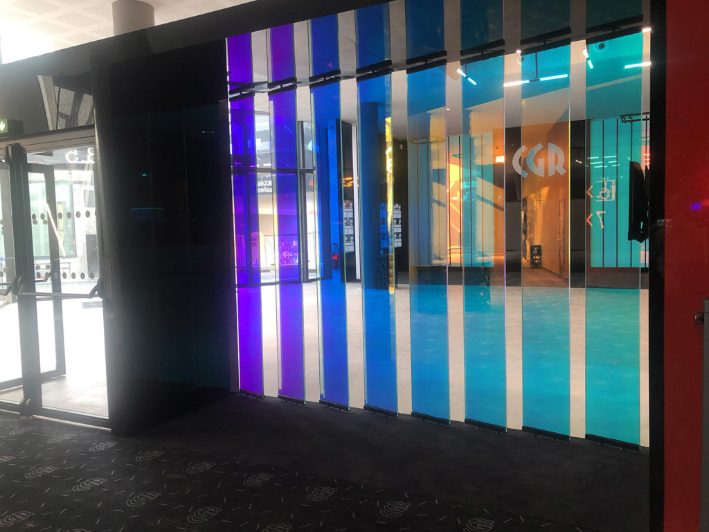 Decorative dichroic glass: Discover original glass partitions! | My ...